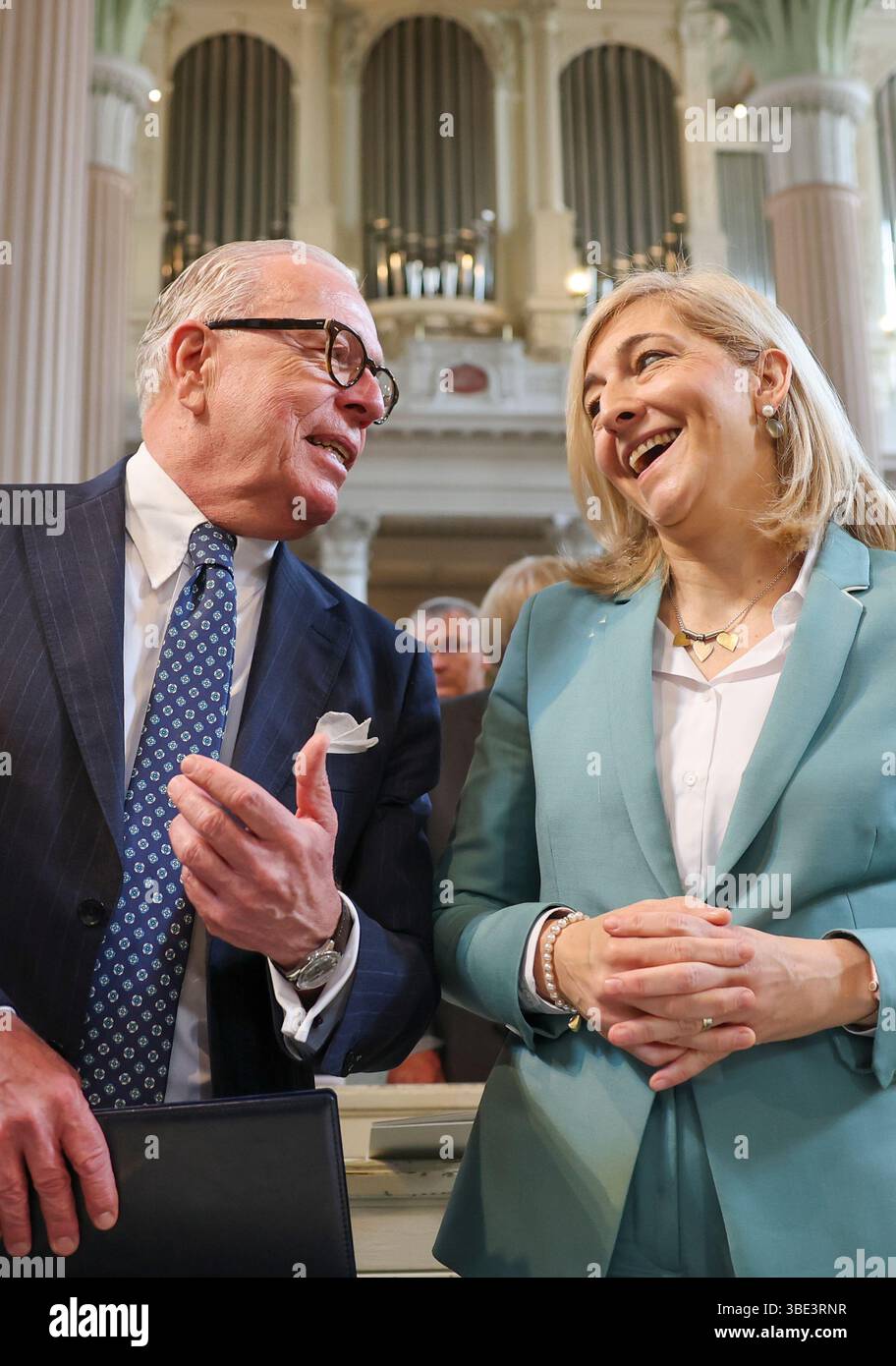 Leipzig, Germany. 27th May, 2025. Nina Warken (CDU, r), Federal ...