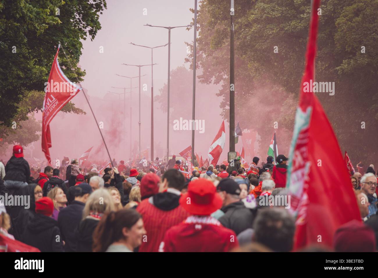 Liverpool trophy 2025 hi-res stock photography and images - Alamy