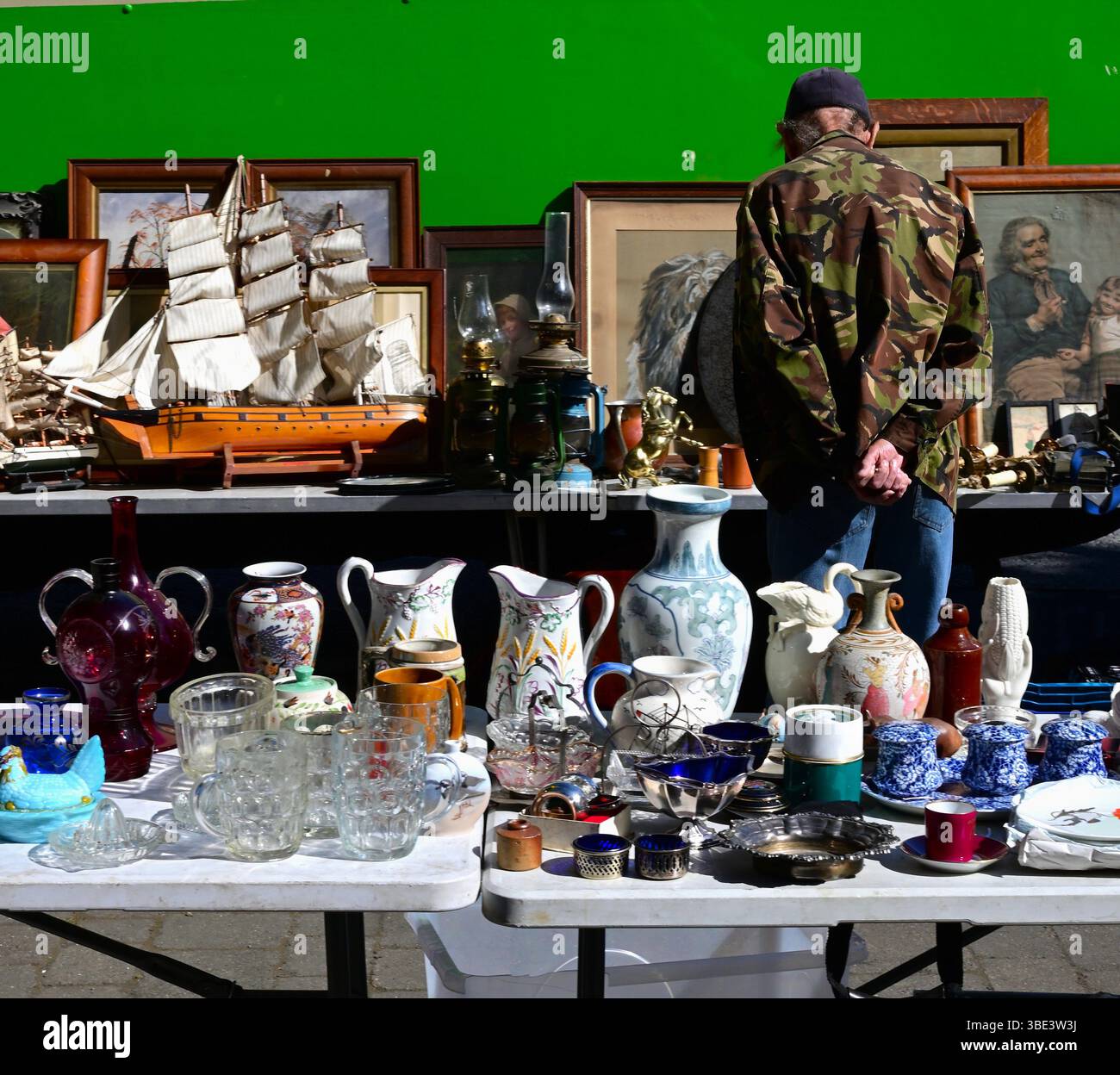 Machynlleth Market, Powys, mid-Wales showing various stalls, buildings ...