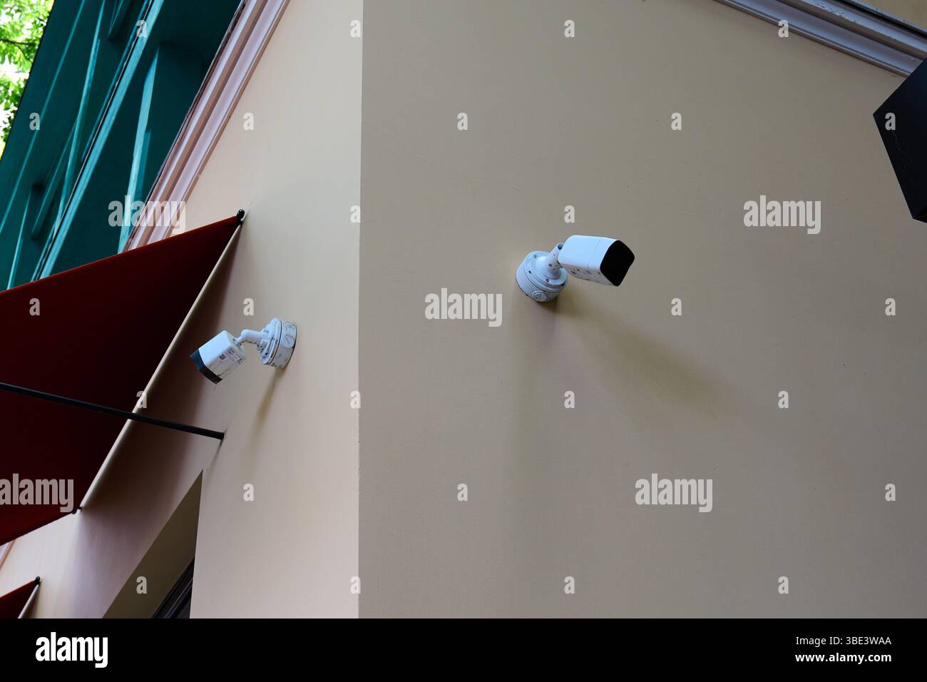 Security cameras mounted on a building corner in a city Stock Photo - Alamy