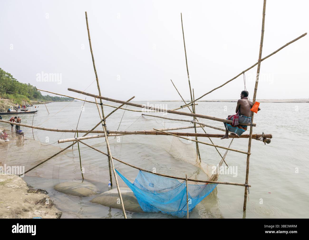 Traditional fishing net which functions on the principle of balance ...