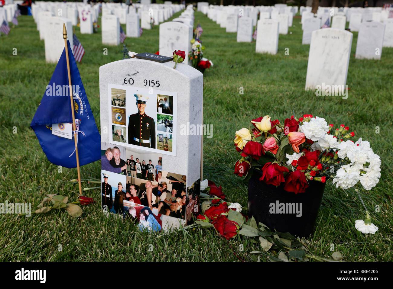 Arlington, United States Of America . 26th May, 2025. A headstone of US ...