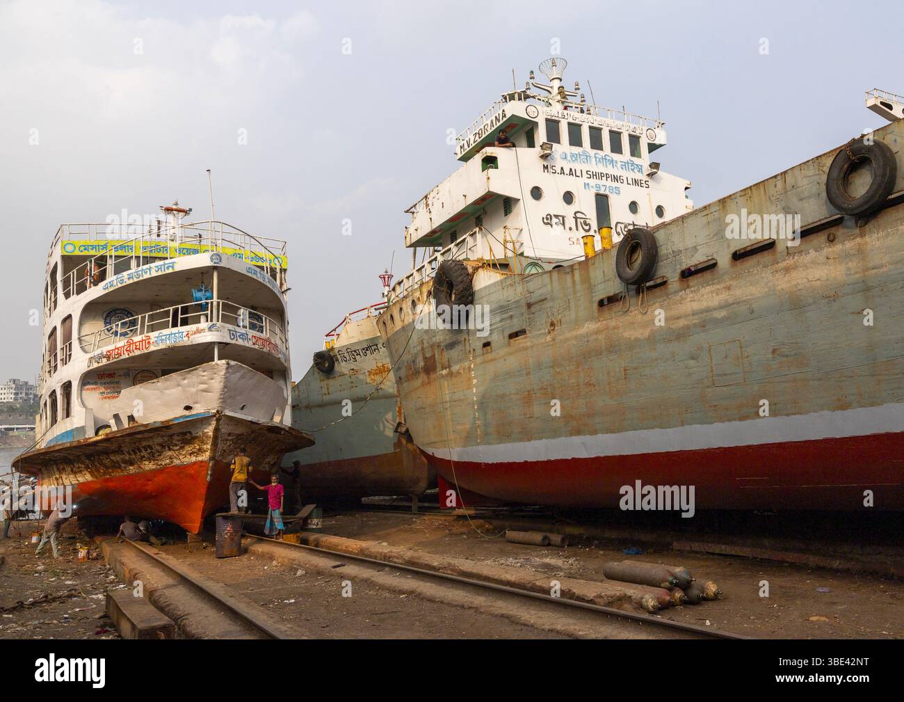 Ships at Dhaka Shipyard, Dhaka Division, Keraniganj, Bangladesh Stock ...
