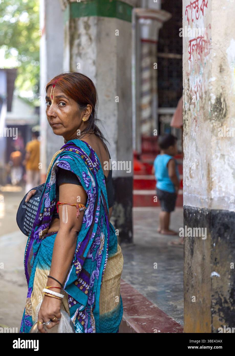 Bangladeshi hindu woman in the street, Dhaka Division, Munshiganj ...