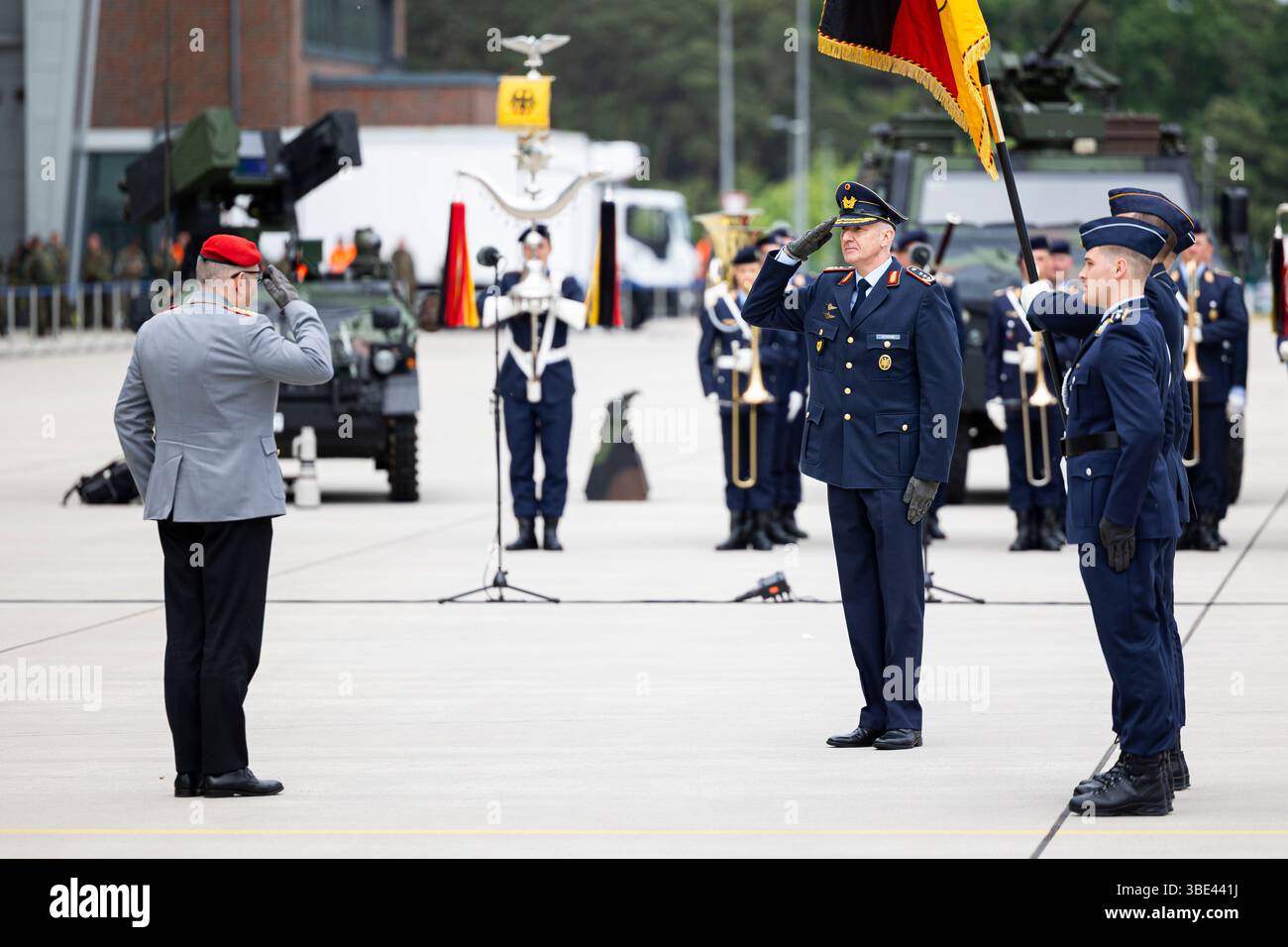 Wunstorf, Germany. 27th May, 2025. Lieutenant General Holger Neumann (2nd from left), new ...