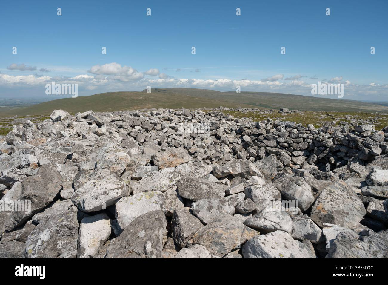 Bronze Age burial cairn, Garreg Las, Black Mountain, Wales, UK Stock ...