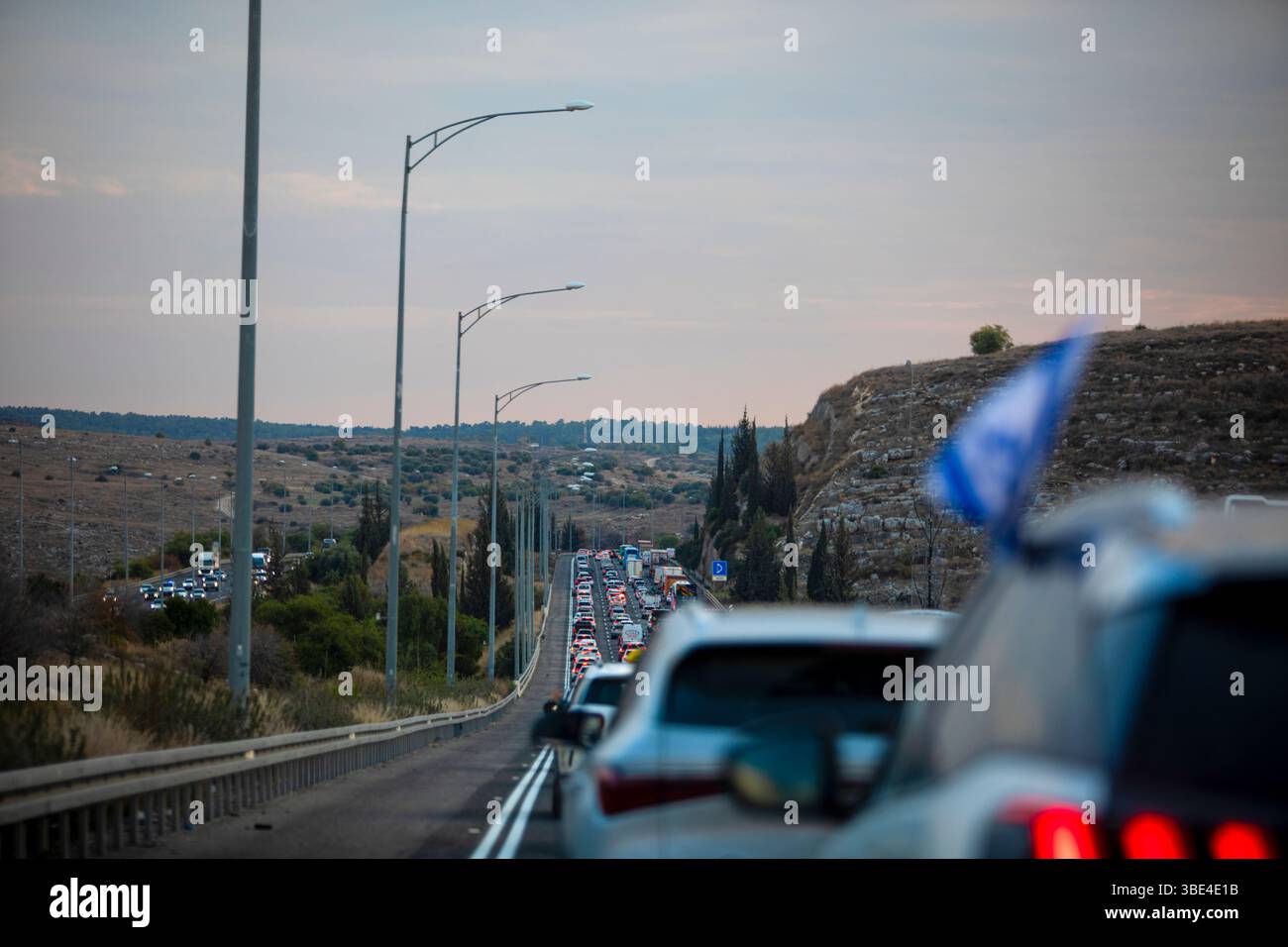 Heavy traffic on Highway 6, Israel A new north to south toll road in ...