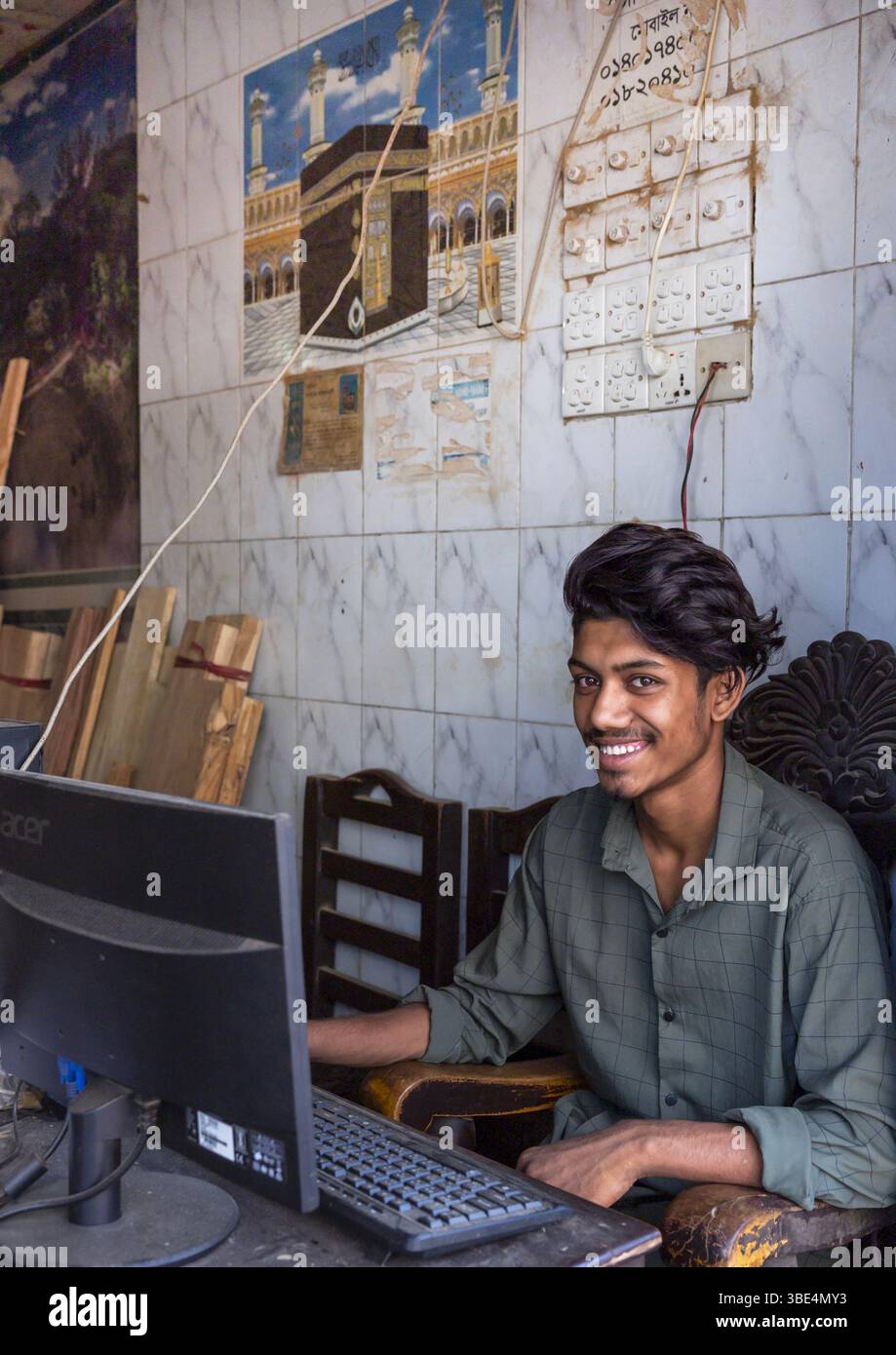 Bangladeshi young man using hi-res stock photography and images - Alamy