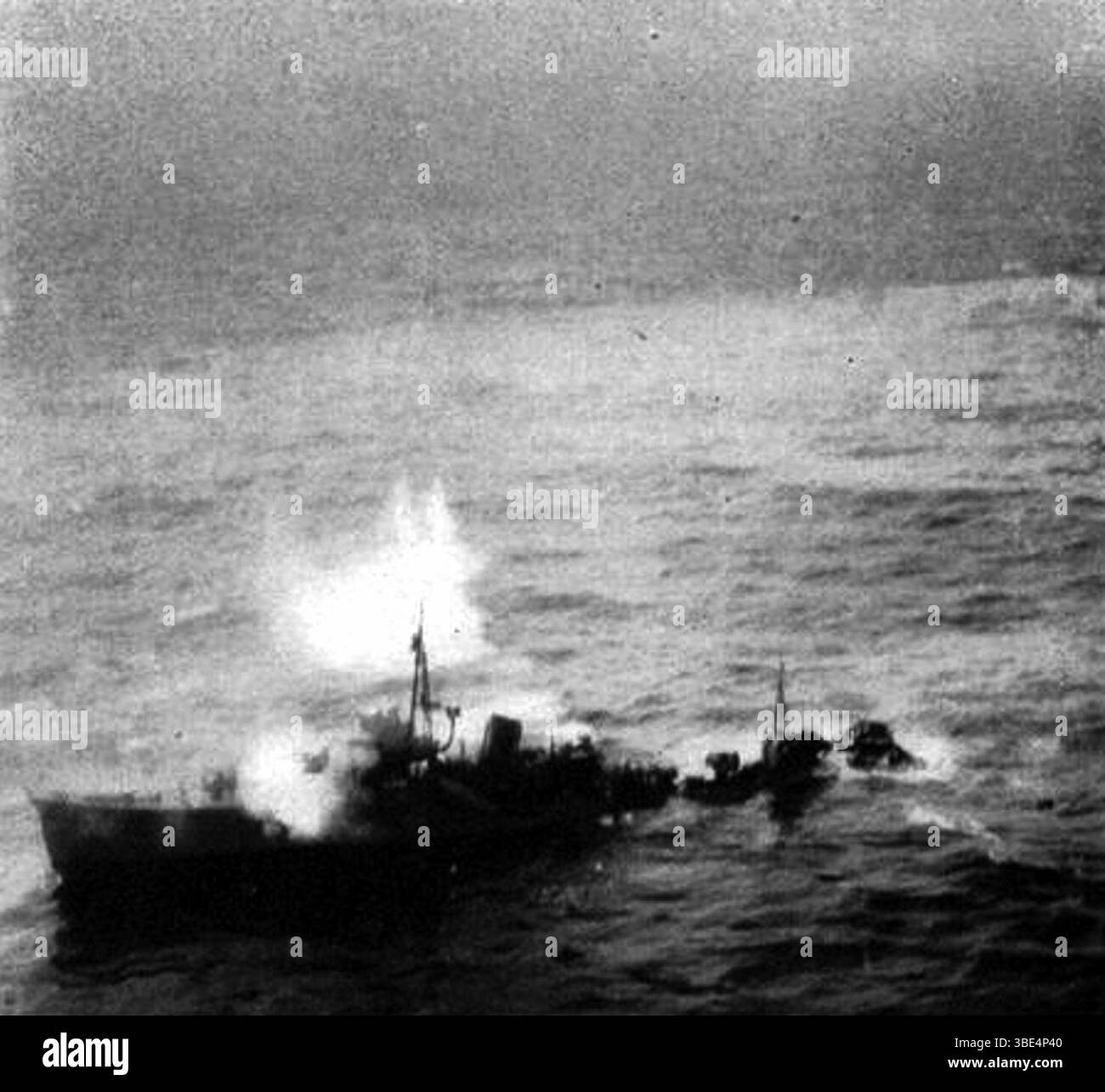 Japanese torpedo boat Tomozuru sinking 1945 Stock Photo - Alamy