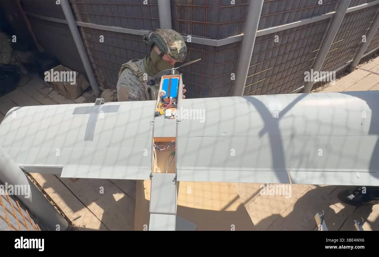 UKRAINE-RUSSIA WAR. A Ukrainian soldier takes delivery of a self ...