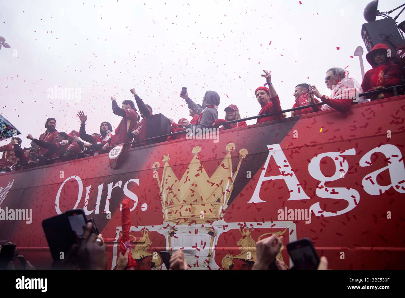 Liverpool champions parade hi-res stock photography and images - Alamy