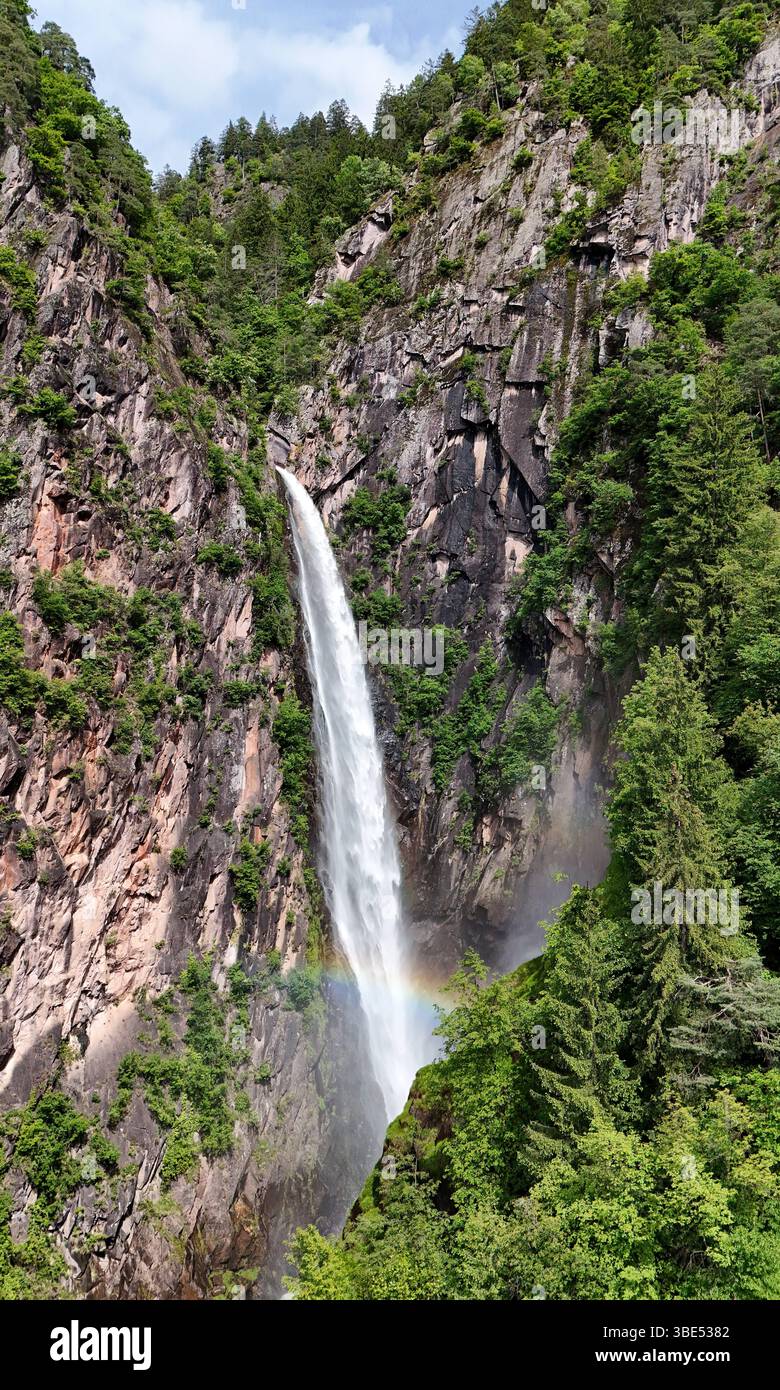 Hier der Blick auf den Fragsburger Wasserfall, oberhalb von Fragsburg ...