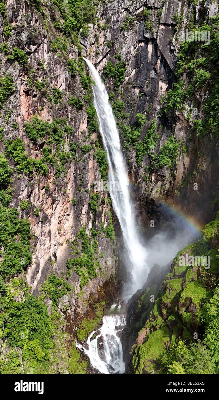 Hier der Blick auf den Fragsburger Wasserfall, oberhalb von Fragsburg ...