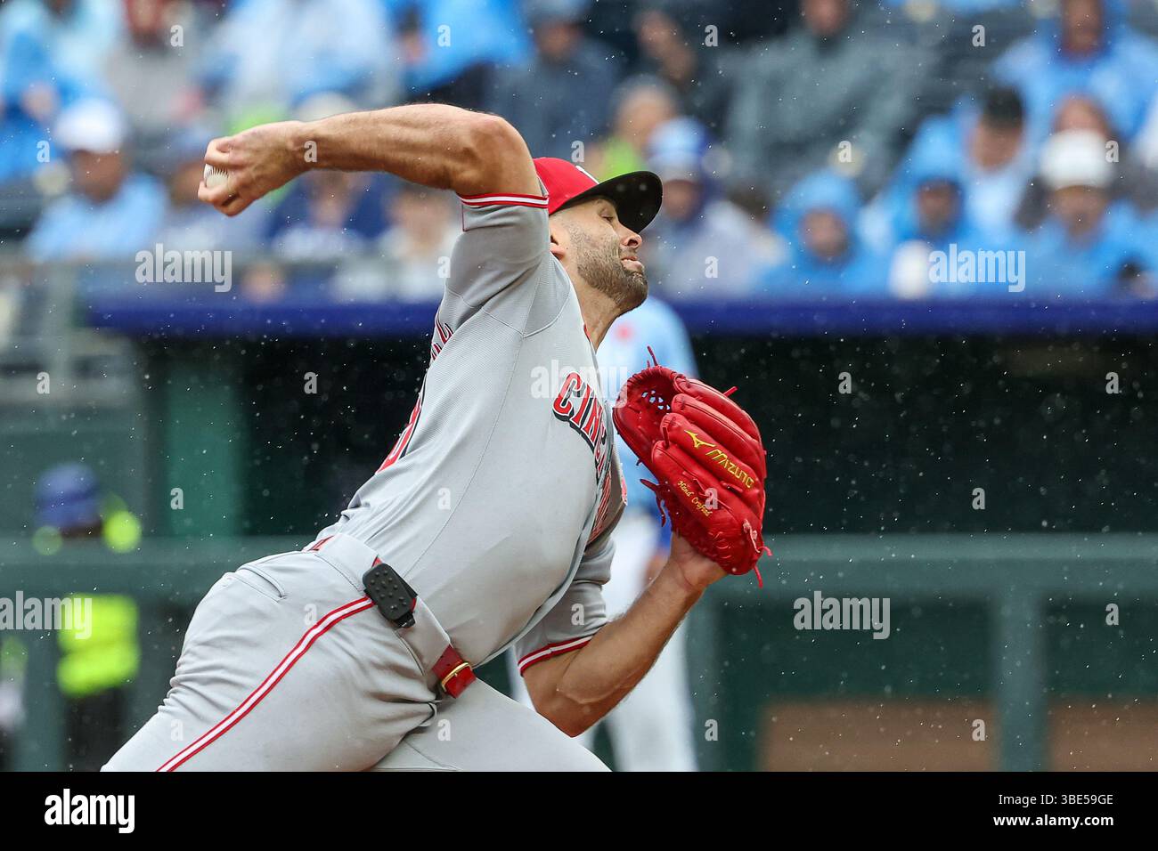 Kansas City, MO, USA. 26th May, 2025. Cincinnati Reds starting pitcher ...