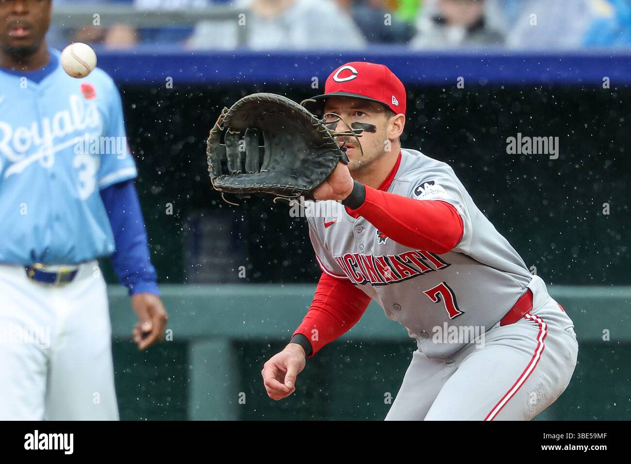 May 26, 2025: Cincinnati Reds first baseman Spencer Steer (7) makes a ...