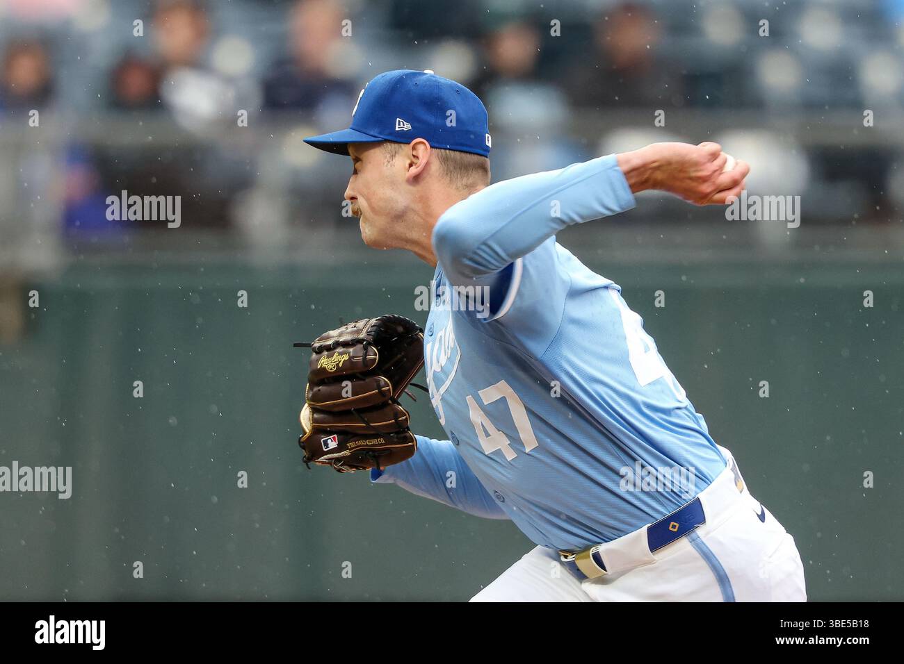 May 26, 2025: Kansas City Royals relief pitcher Evan Sisk (47) pitches ...