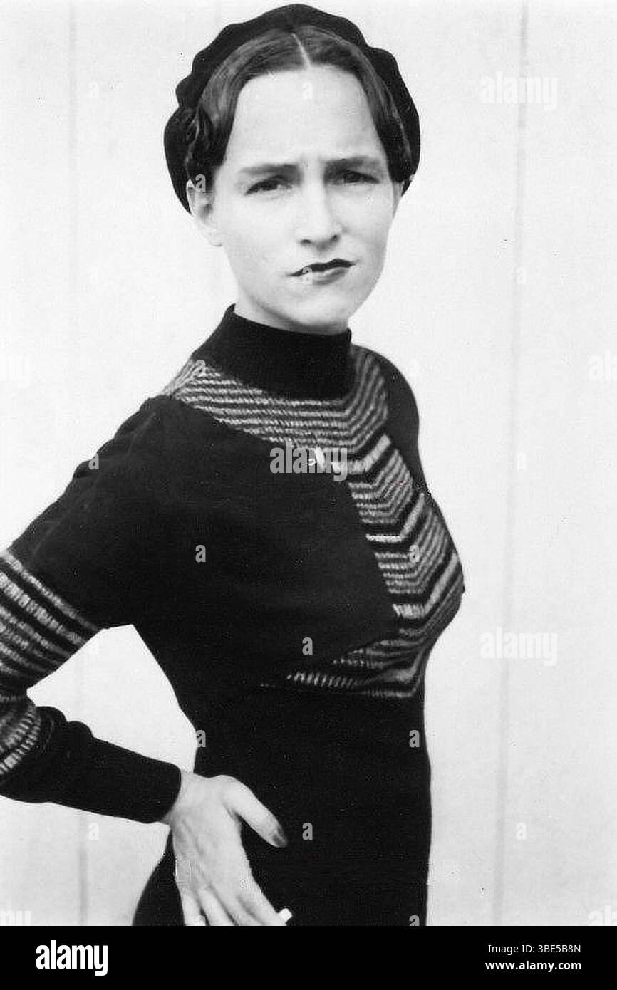 A portrait of Bonnie Parker. Bonnie Elizabeth Parker (October 1, 1910 ...