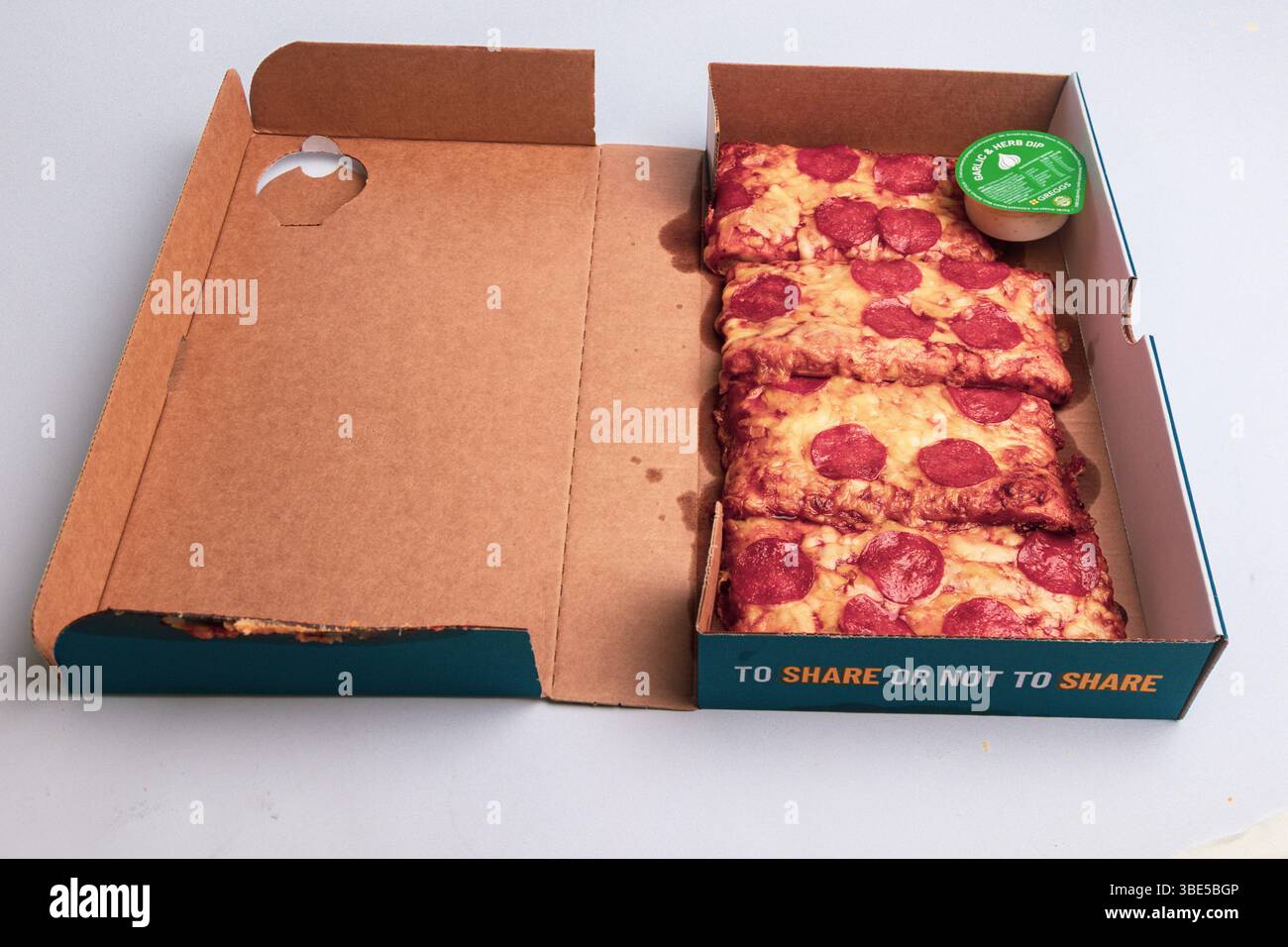 Pastries in takeout box hi-res stock photography and images - Alamy