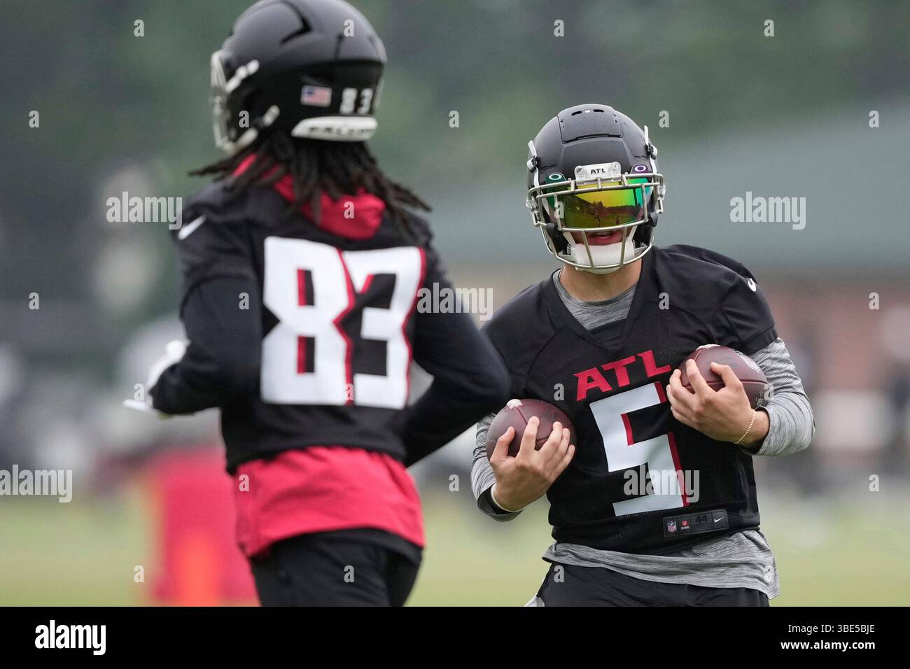 Atlanta Falcons wide receiver Drake London (5) runs drills during an ...