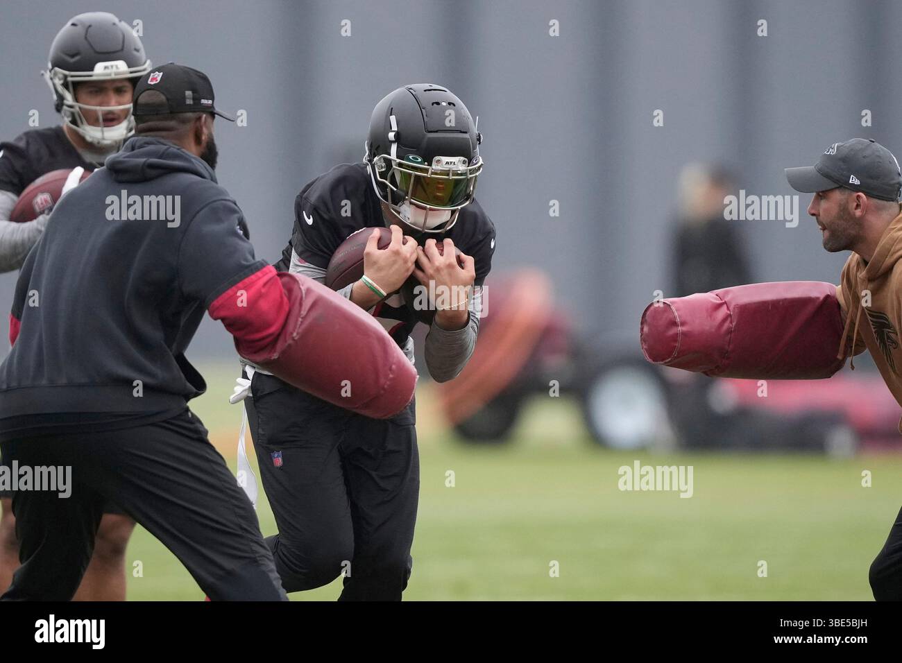 Atlanta Falcons wide receiver Drake London (5) runs drills during an ...