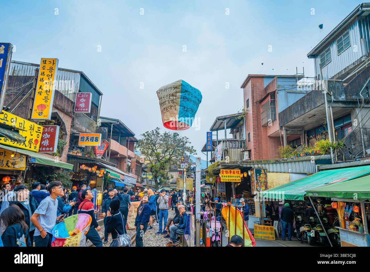 Shifen Sky Lanterns – Traditional Taiwanese Festival and Cultural ...