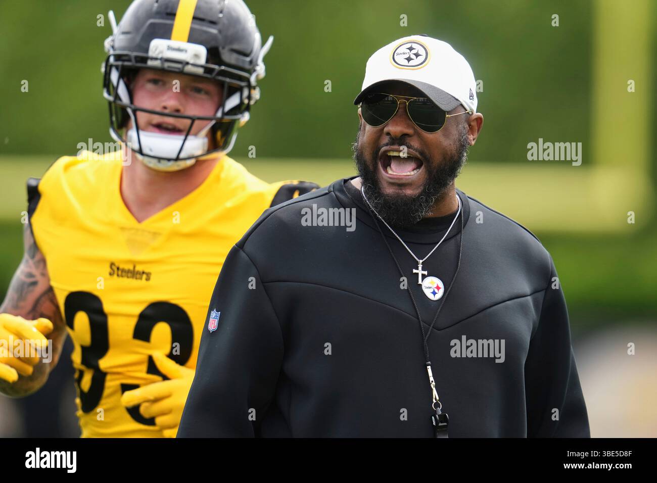 Pittsburgh Steelers head coach Mike Tomlin yells encouragement during ...