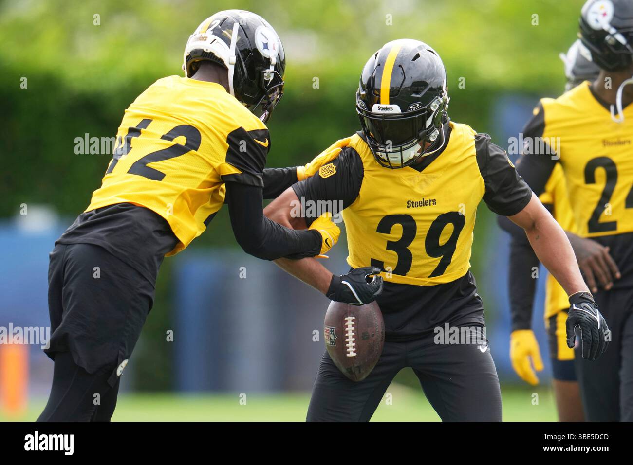 Pittsburgh Steelers cornerback James Pierre, left, and safety Minkah ...