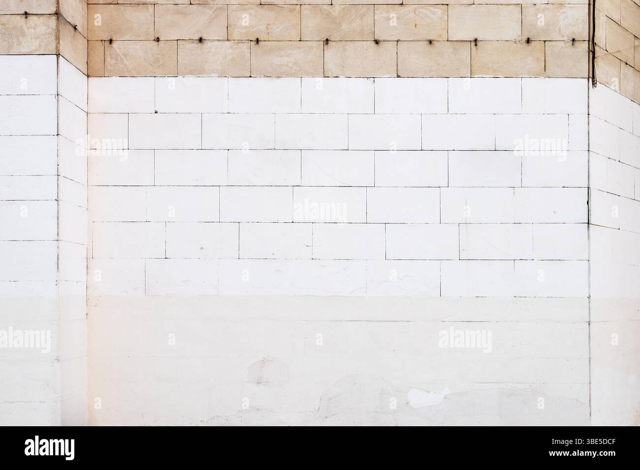front view of white painted brick wall of city house Stock Photo - Alamy