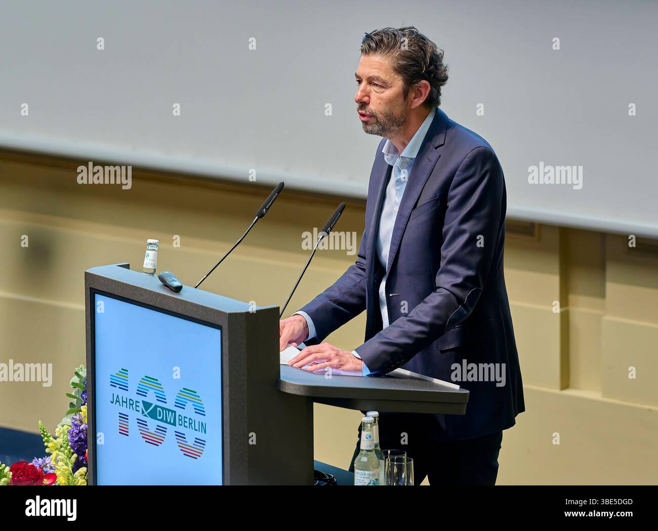 Das DIW Berlin wird 100 - Christian Drosten EUR, Deutschland, Berlin ...