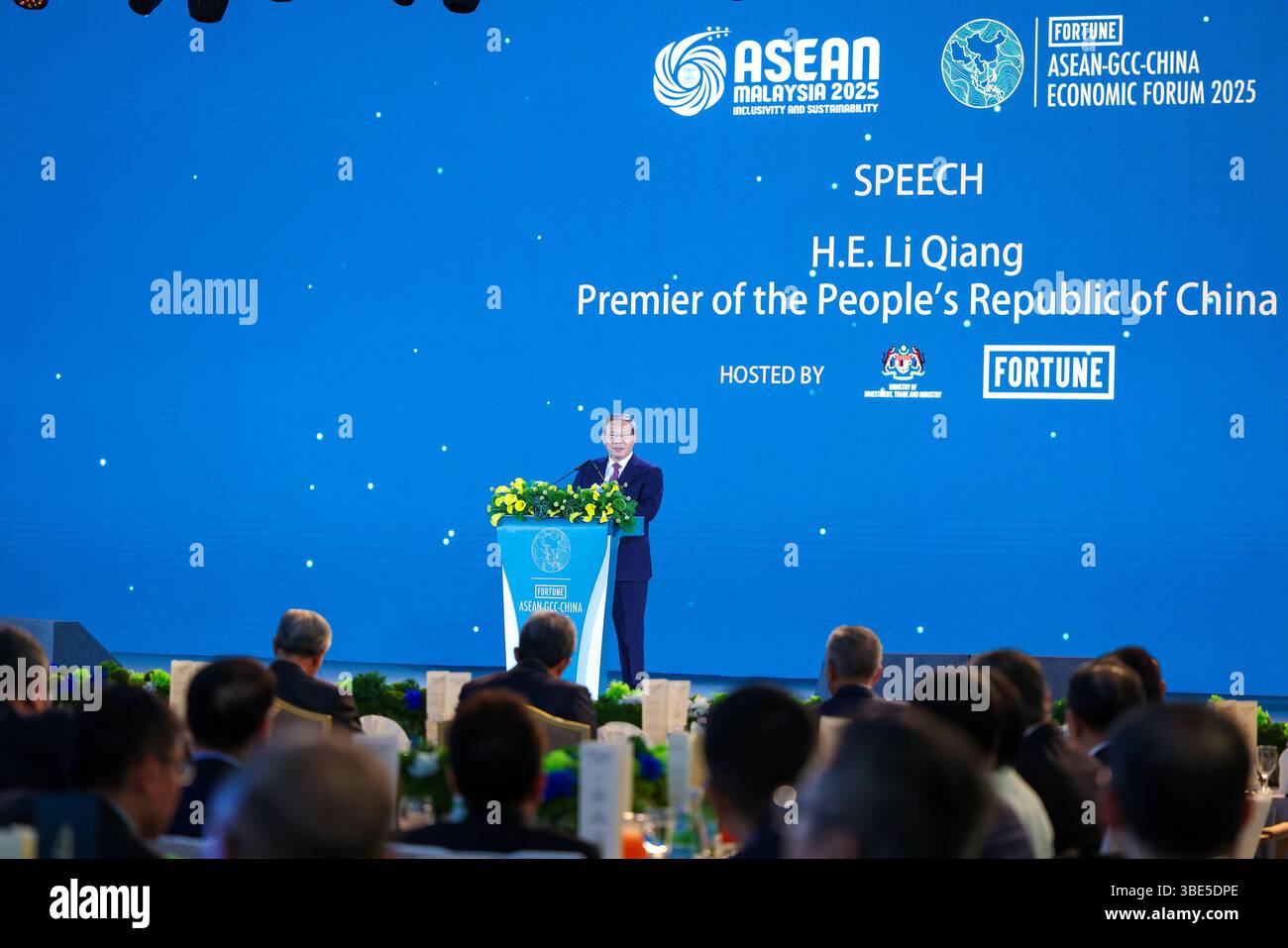 Kuala Lumpur, Malaysia. 27th May, 2025. Chinese Premier Li Qiang ...