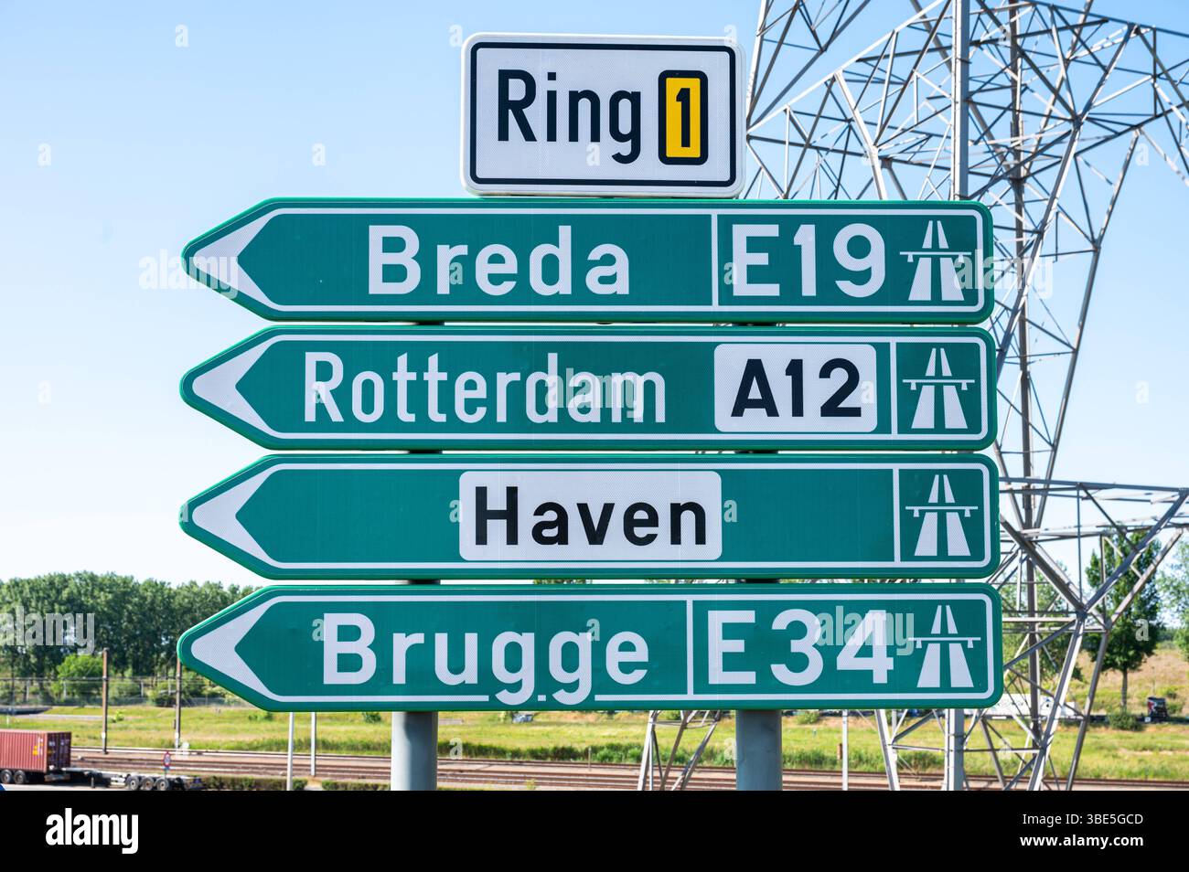 Traffic direction sign to the major highways and the Antwerp ringroad E ...
