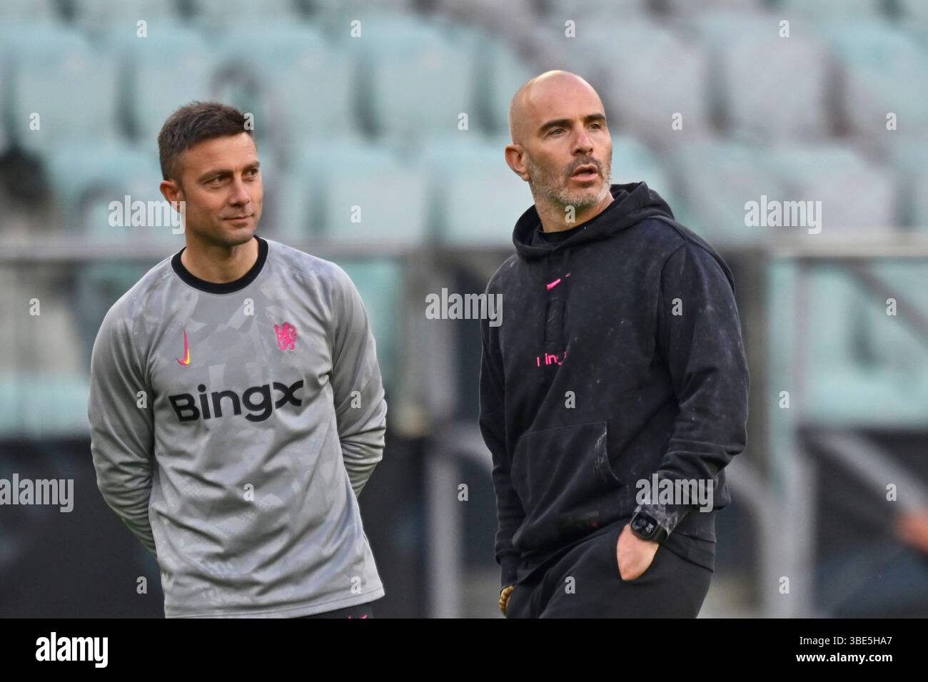 Chelsea's head coach Enzo Maresca, right, attends a training session ...