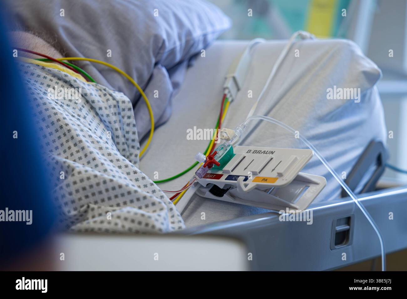 Intensivstation icu hi-res stock photography and images - Alamy