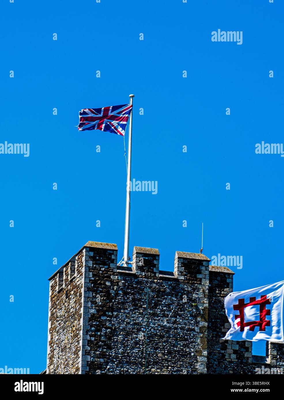 ''"The Union" & "English Heritage" Flags flying proudly on Dover ...