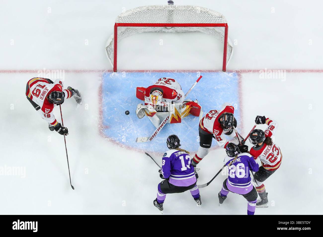 May 26th, 2025: Ottawa Charge goalie Gwyneth Philips (33) drops the ...