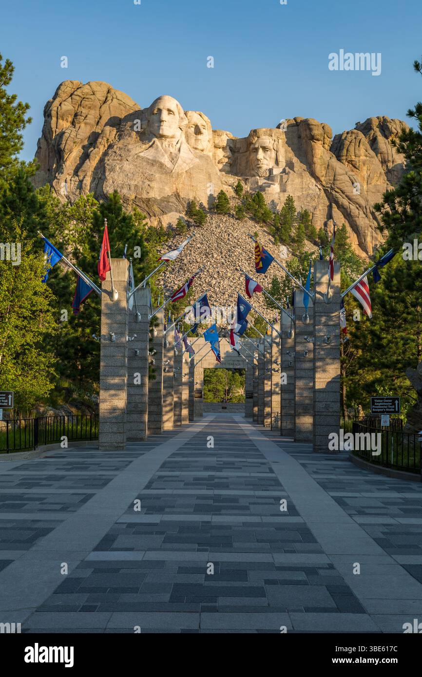 Carved granite busts of George Washington, Thomas Jefferson, Theodore ...