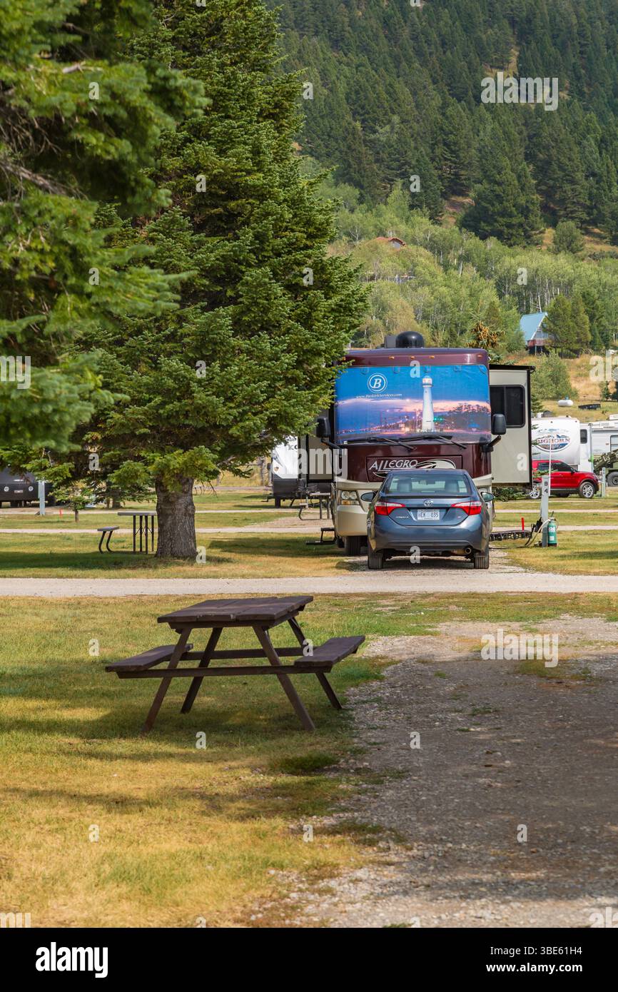 Class A motorhome set up for camping at Valley View RV Park in Island ...