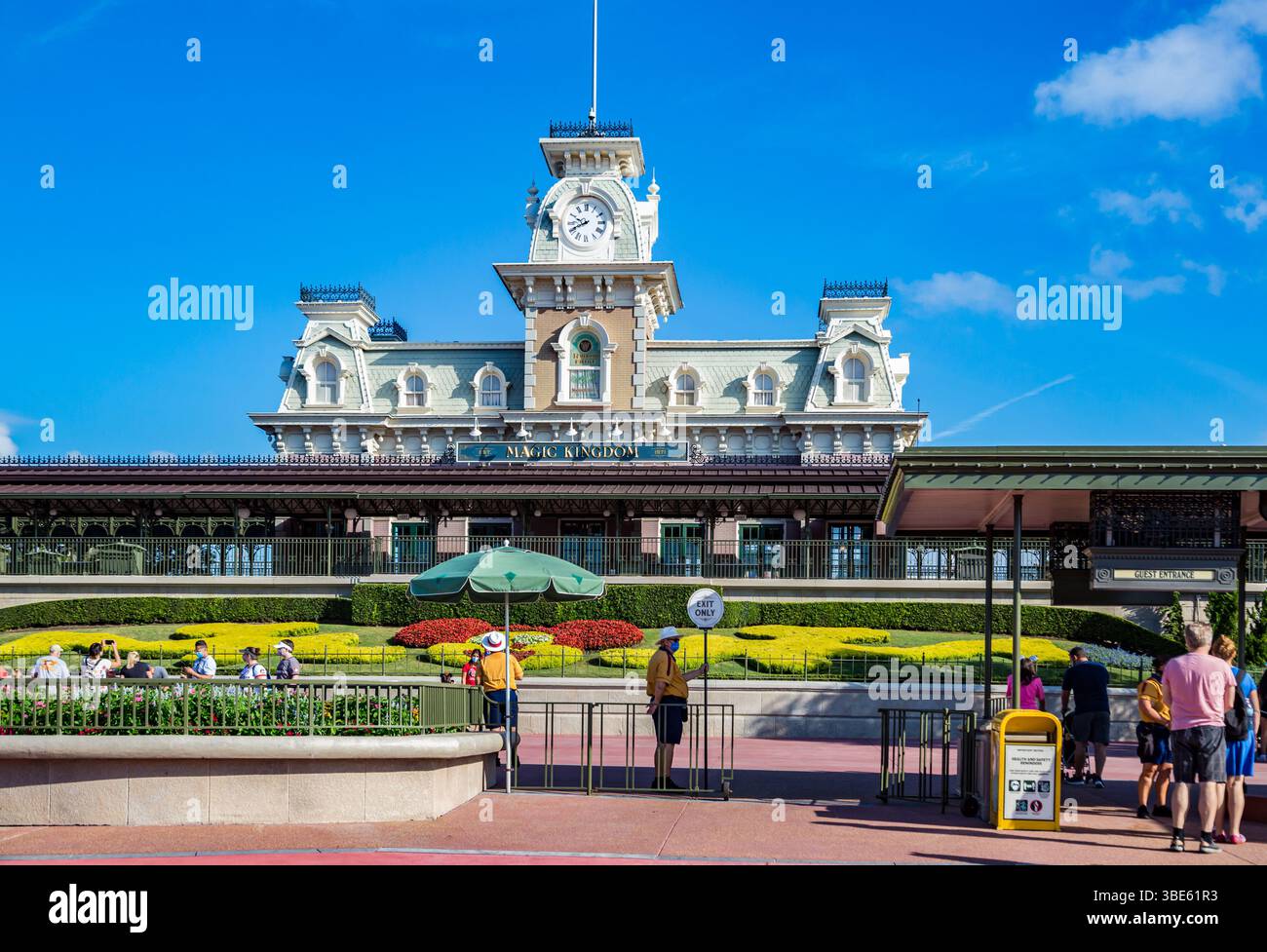 Entrance to the Magic Kingdom at Walt Disney World, Orlando, Florida ...