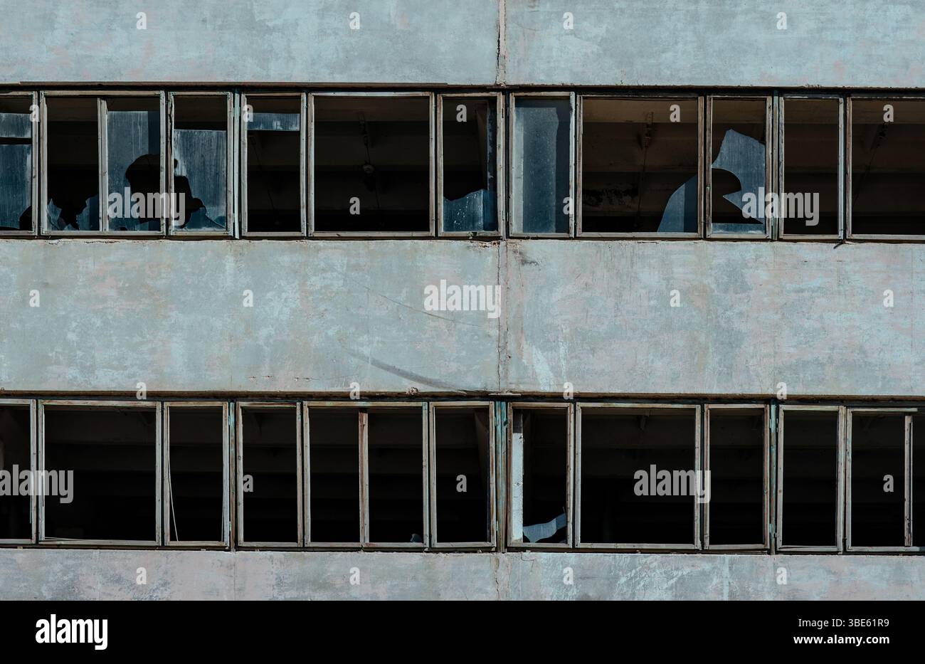 Abandoned building cracks in hi-res stock photography and images - Alamy