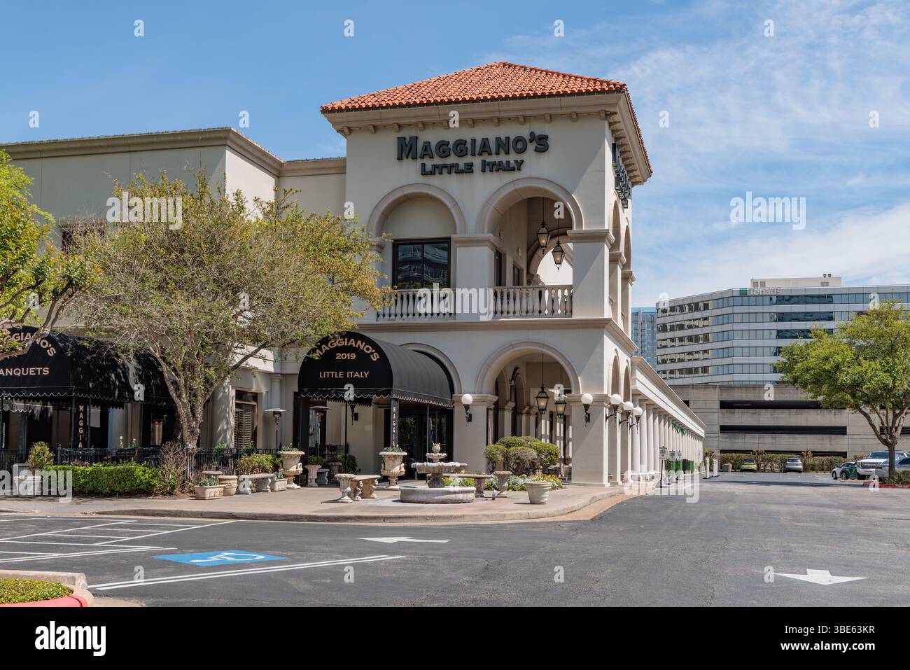 Maggiano's Little Italy Italian restaurant on Post Oak Boulevard in ...