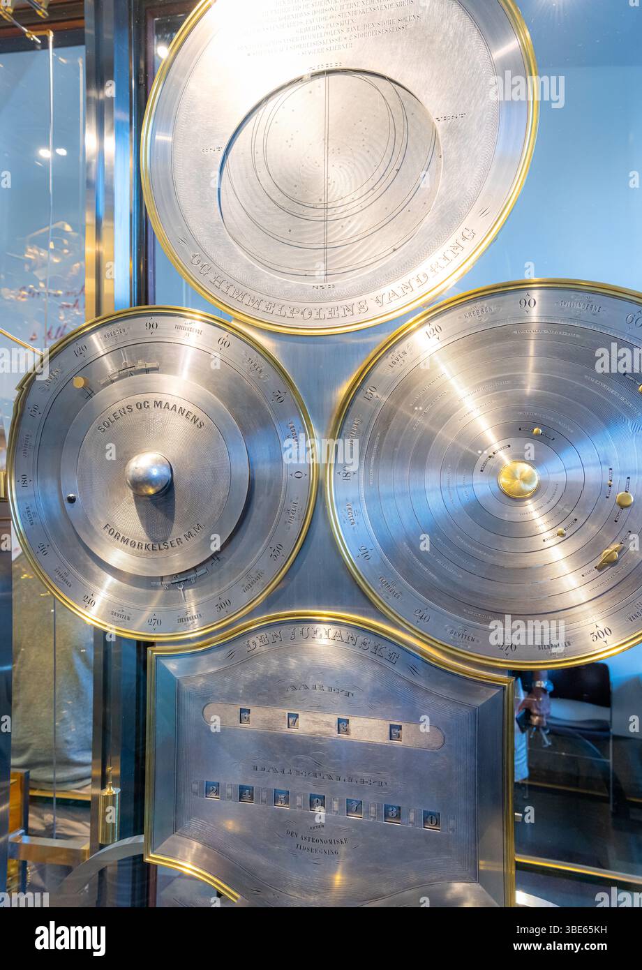 The world clock in Copenhagen City Hall (Danish: Københavns Rådhus ...