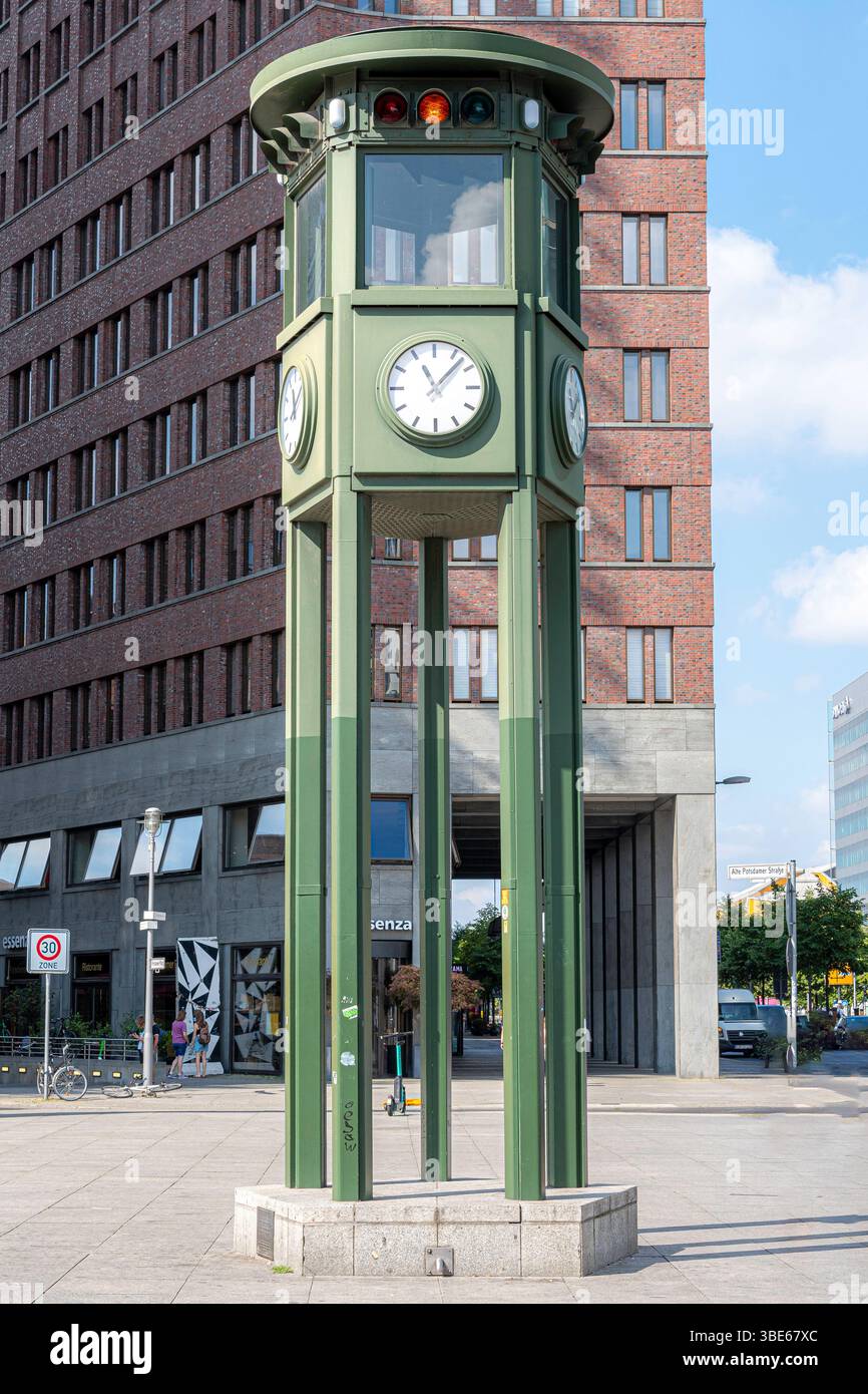 The first traffic light tower in Germany erected at Potsdamer Platz on ...
