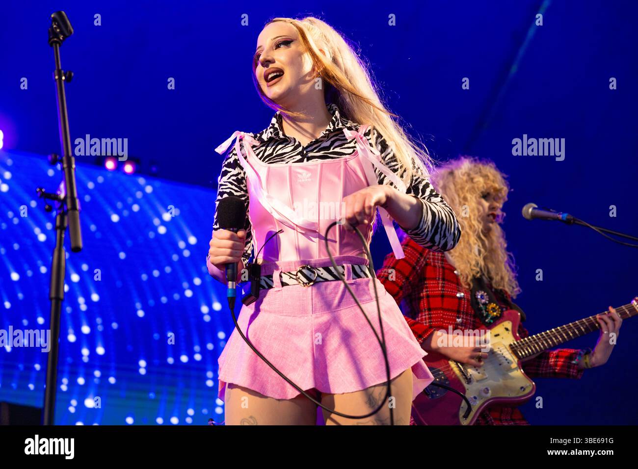 Singer Du Blonde on stage at Bearded Theory festival, May 2025 Stock ...