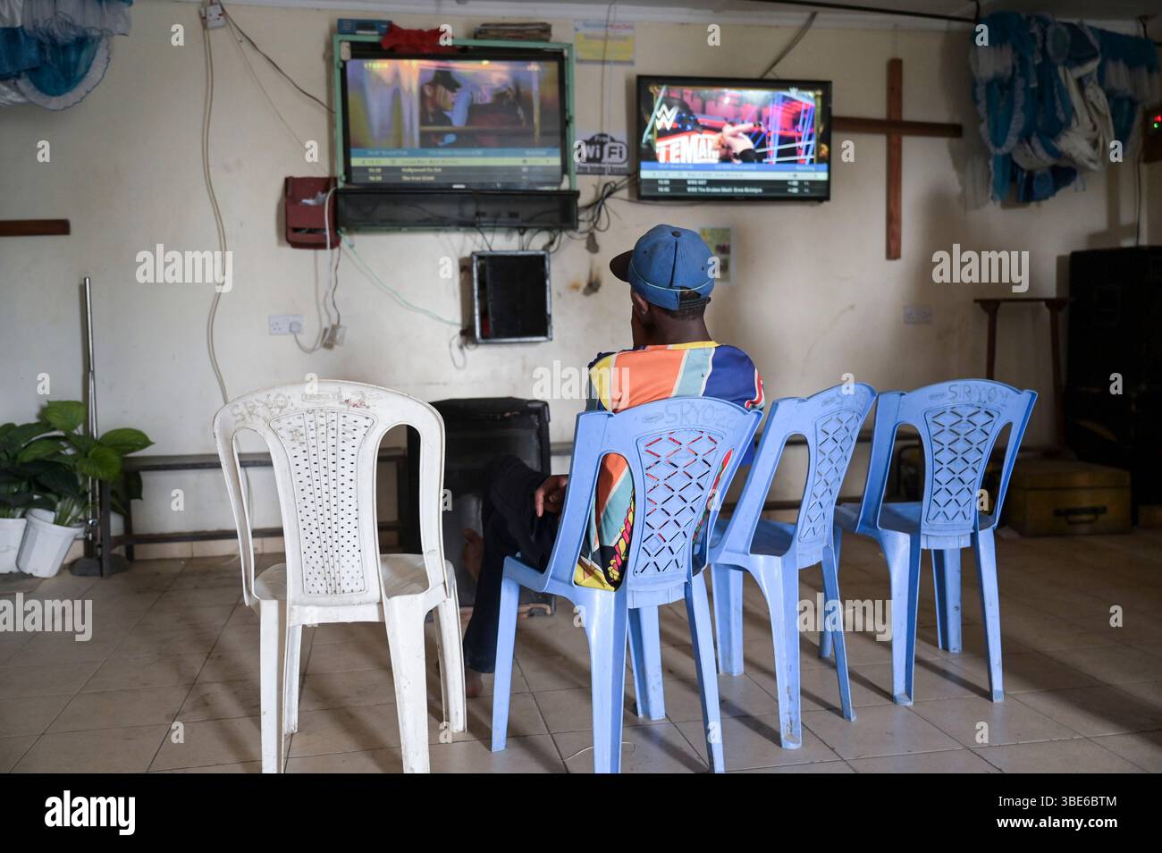 KENYA, Nairobi, Slum Mukuru, CBO „Sinai Ghetto Shinners“, slum youth ...