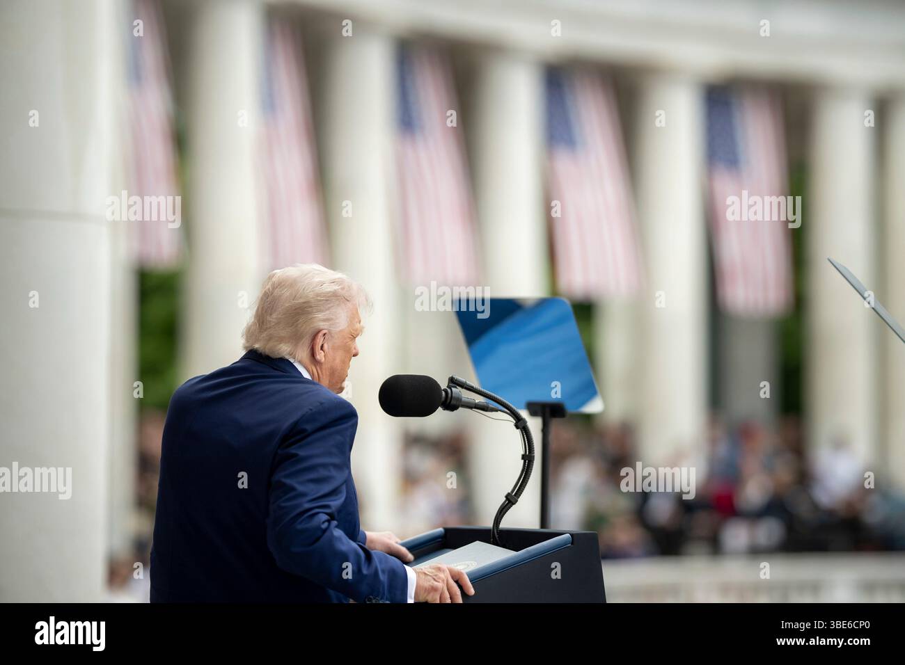 Donald trump side profile hi-res stock photography and images - Alamy