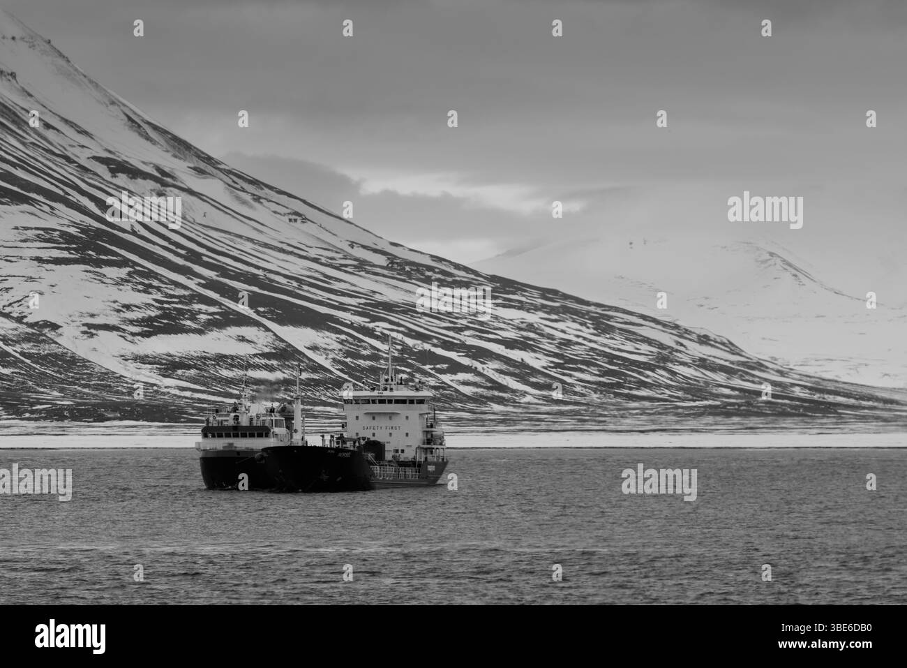 Arctic supply chain hi-res stock photography and images - Alamy