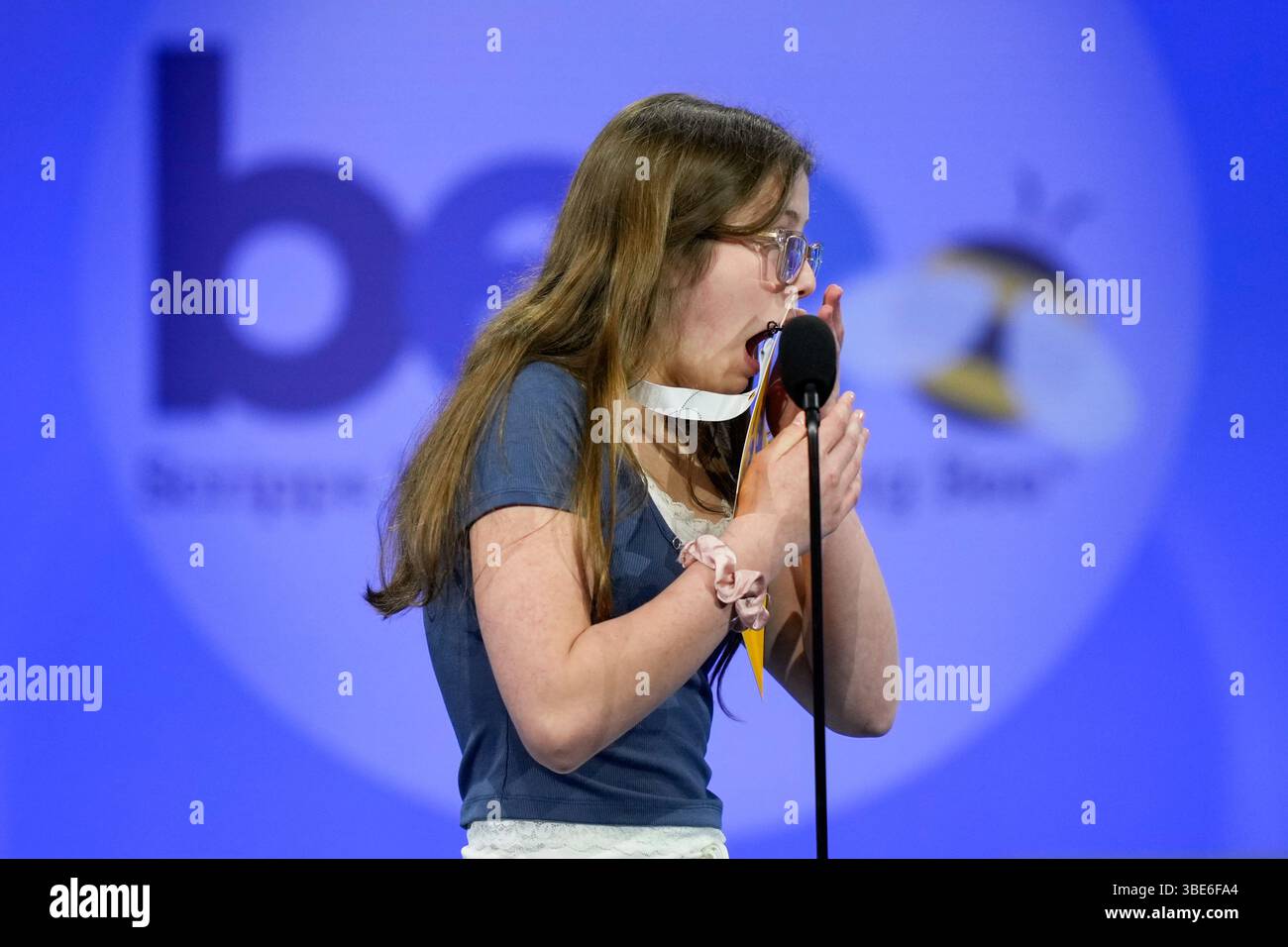 Rowena Cresswell-Blickley, 13, of Pottsville, Pa., reacts while ...