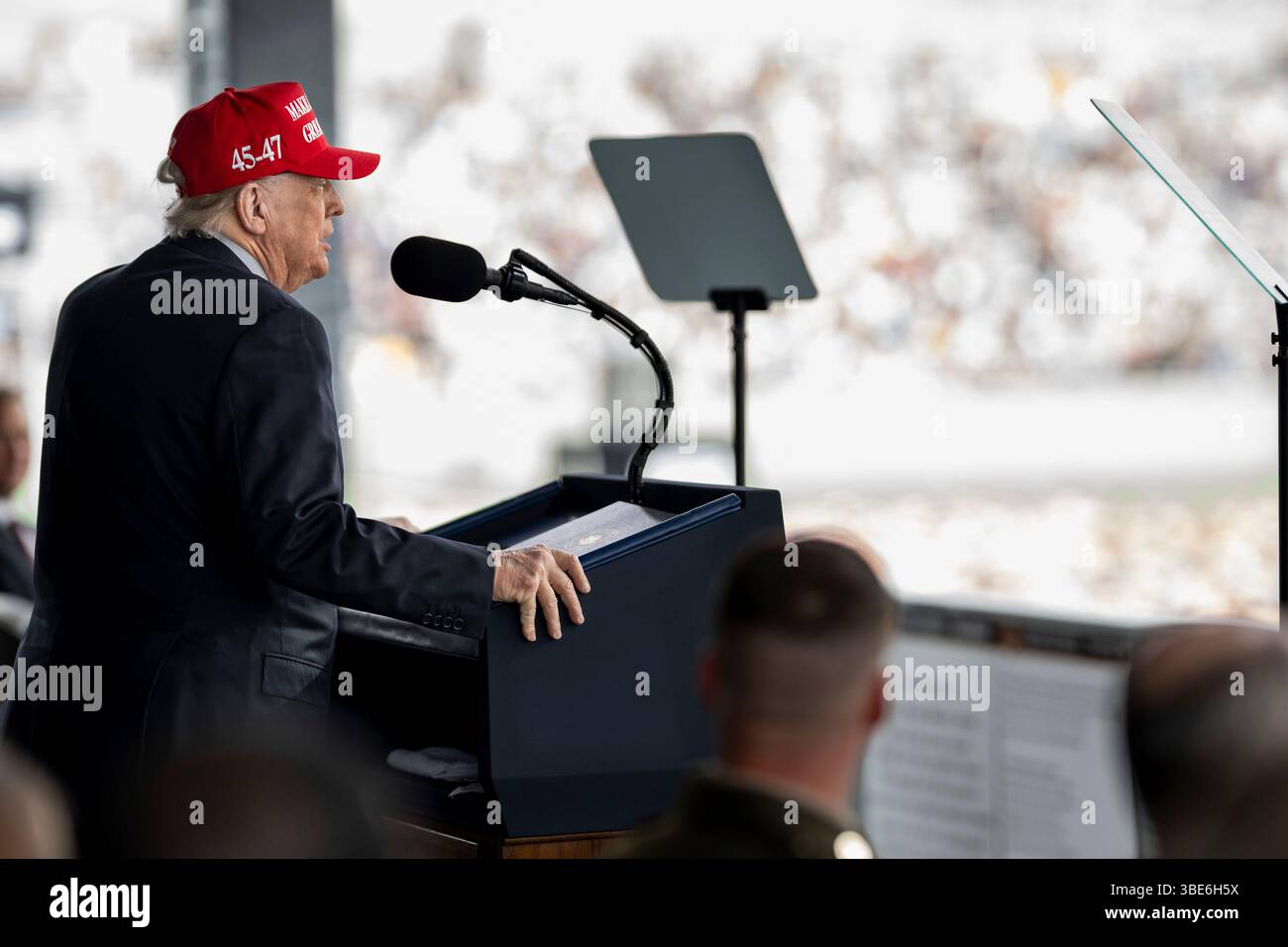 Donald trump side profile hi-res stock photography and images - Alamy