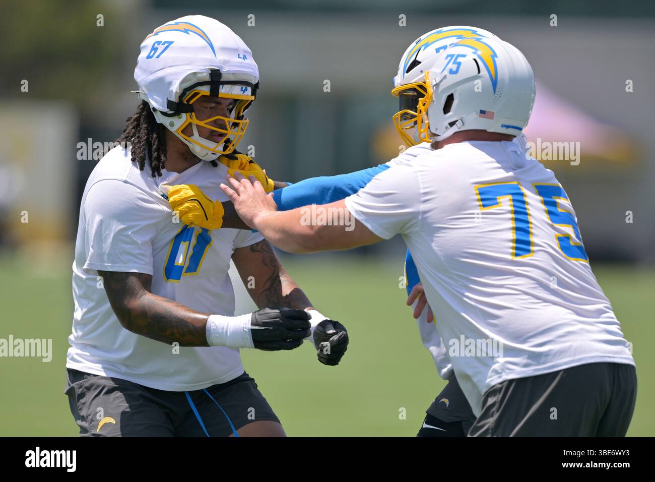 Los Angeles Chargers offensive tackle Savion Washington, left ...