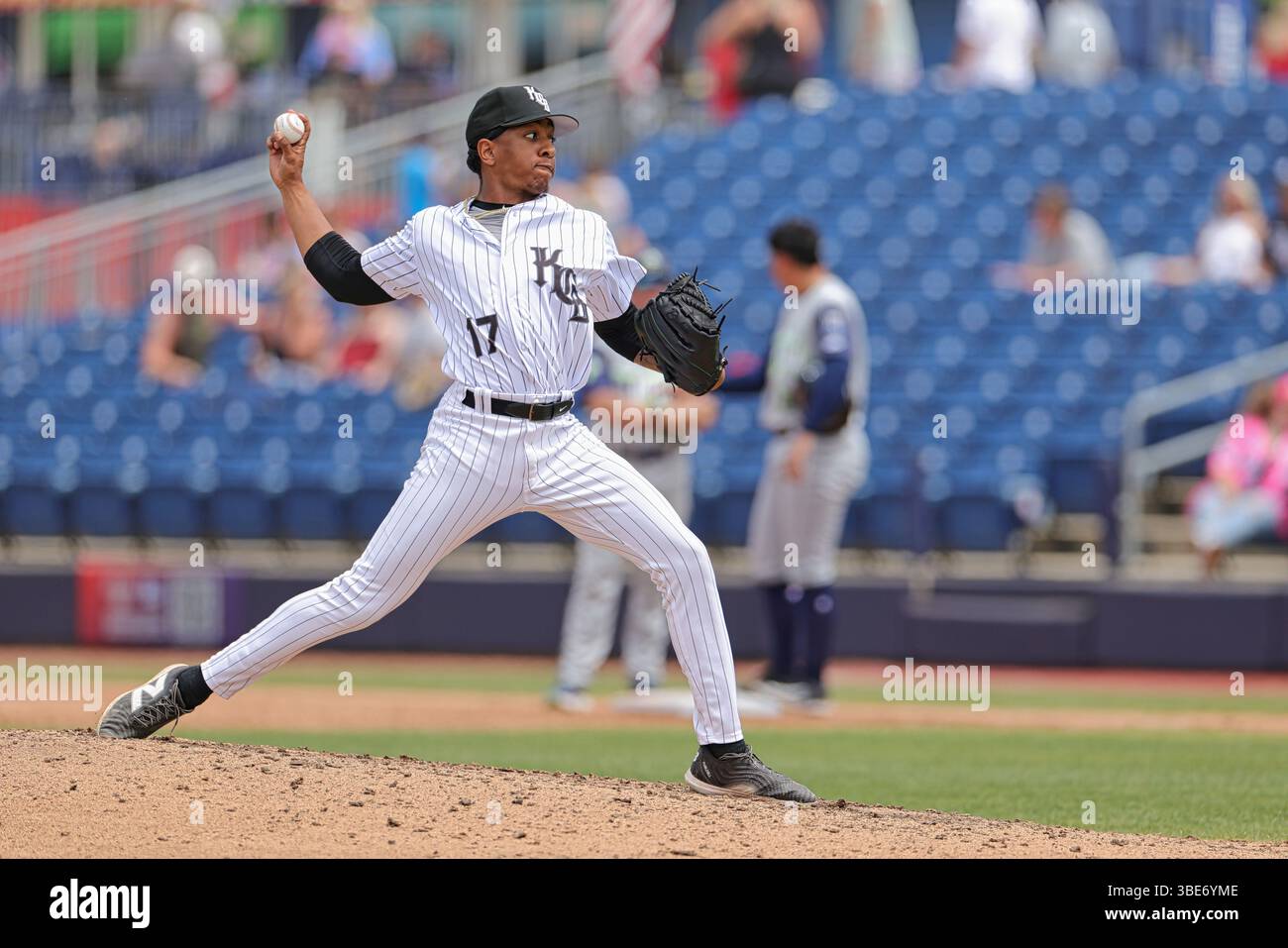 Kannapolis, NC: Kannapolis Cannon Ballers pitcher Carlton Perkins (17 ...
